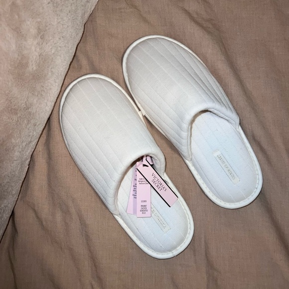 Victoria's Secret | Shoes | White Quilted Victorias Secret Slippers ...